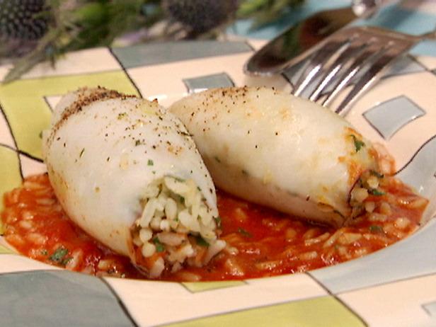 VIDEO! Reteta: Calamar umplut cu orez si legume | Antena 1
