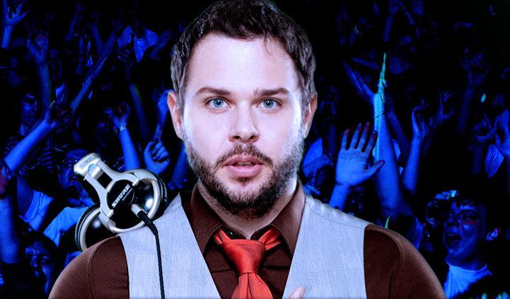 VIDEO / Versiunea finala si oficiala a noului single Tom Boxer | Antena 1