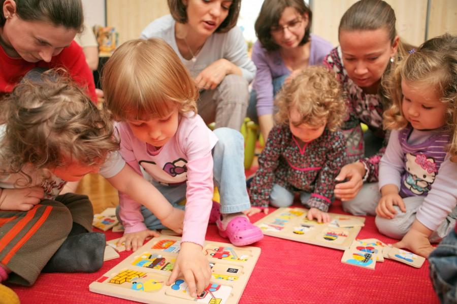 PE incurajeaza adoptiile pentru a asigura dreptul copilului la o ...