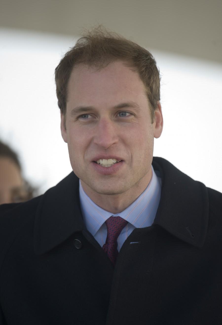 VIDEO! Printul William va purta uniforma la nunta sa | Antena 1