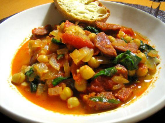 Reteta: supa spaniola de naut, spanac si chorizo | Antena 1