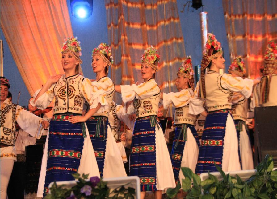 Traditie si muzica populara la Festivalul International de Folclor ...