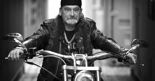 Un barbat in varsta de 70 de ani va parcurge 120.000 de kilometri cu ...