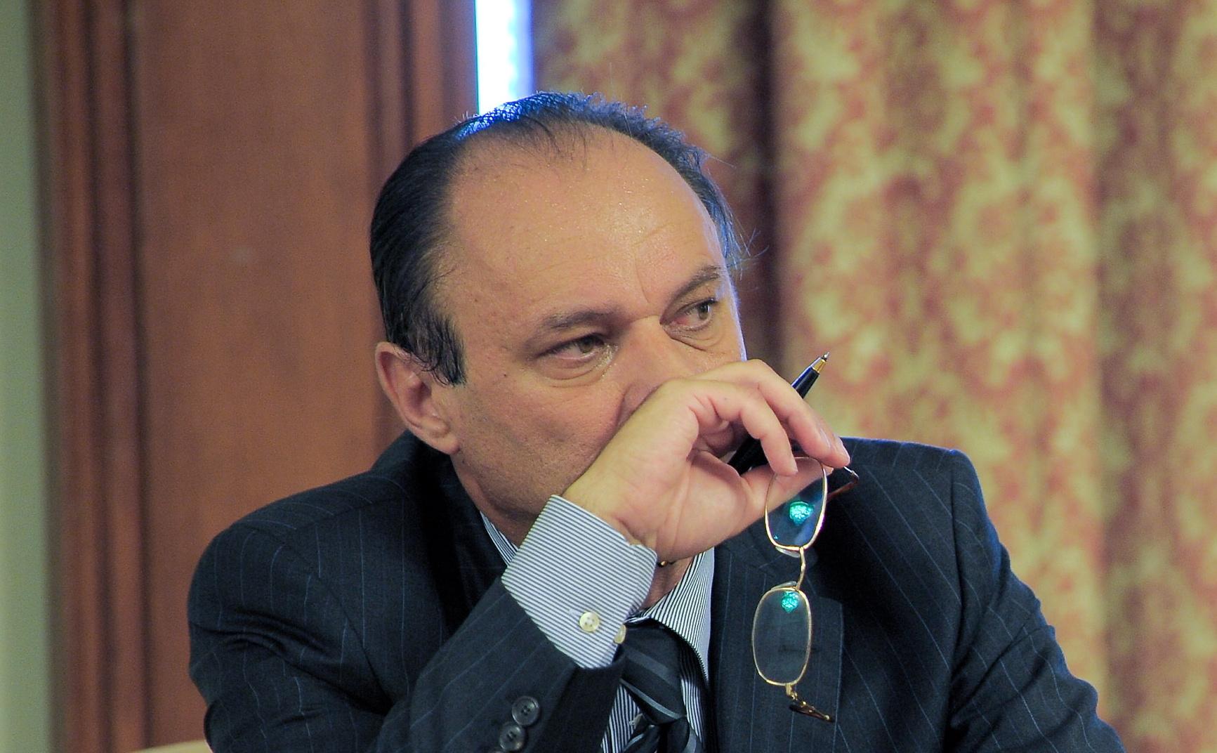 Ioan Avram Muresan, fostul ministru al Agriculturii, isi plange fiul din inchisoare | Antena 1