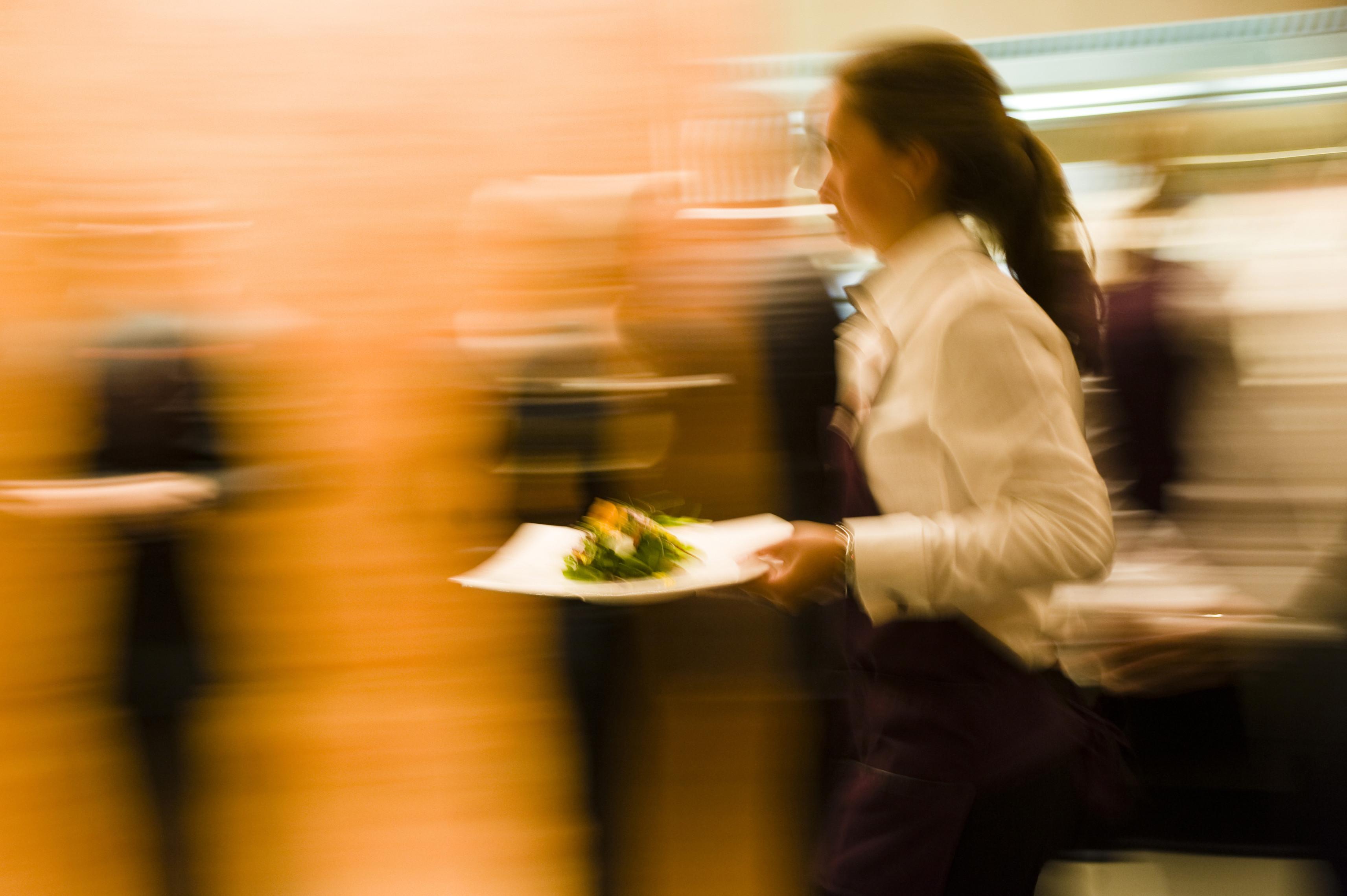 Un restaurant pe roti face furori in Paris. Ce parere au clientii din ...