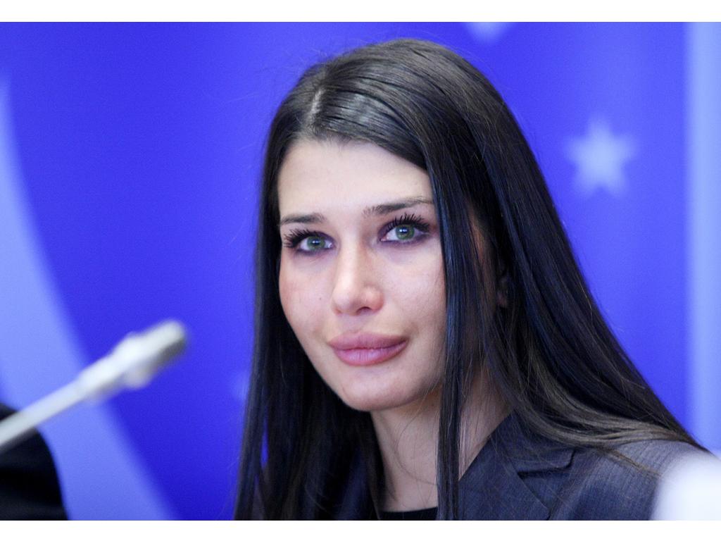 Lux si opulenta la nunta Elenei Basescu. Vezi imagini de la petrecere ...