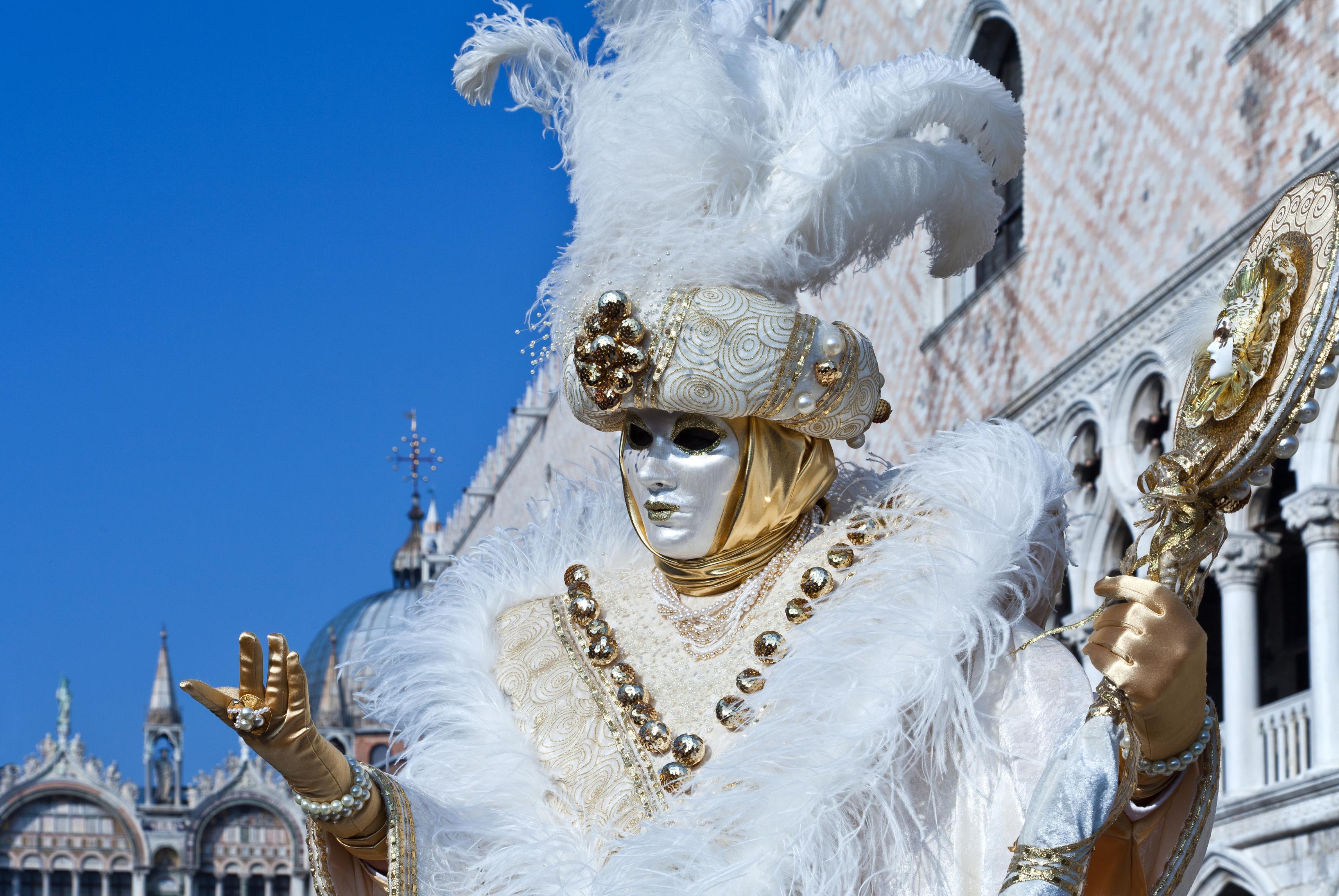 A inceput carnavalul! Venetia, invadata de masti si costume de epoca ...