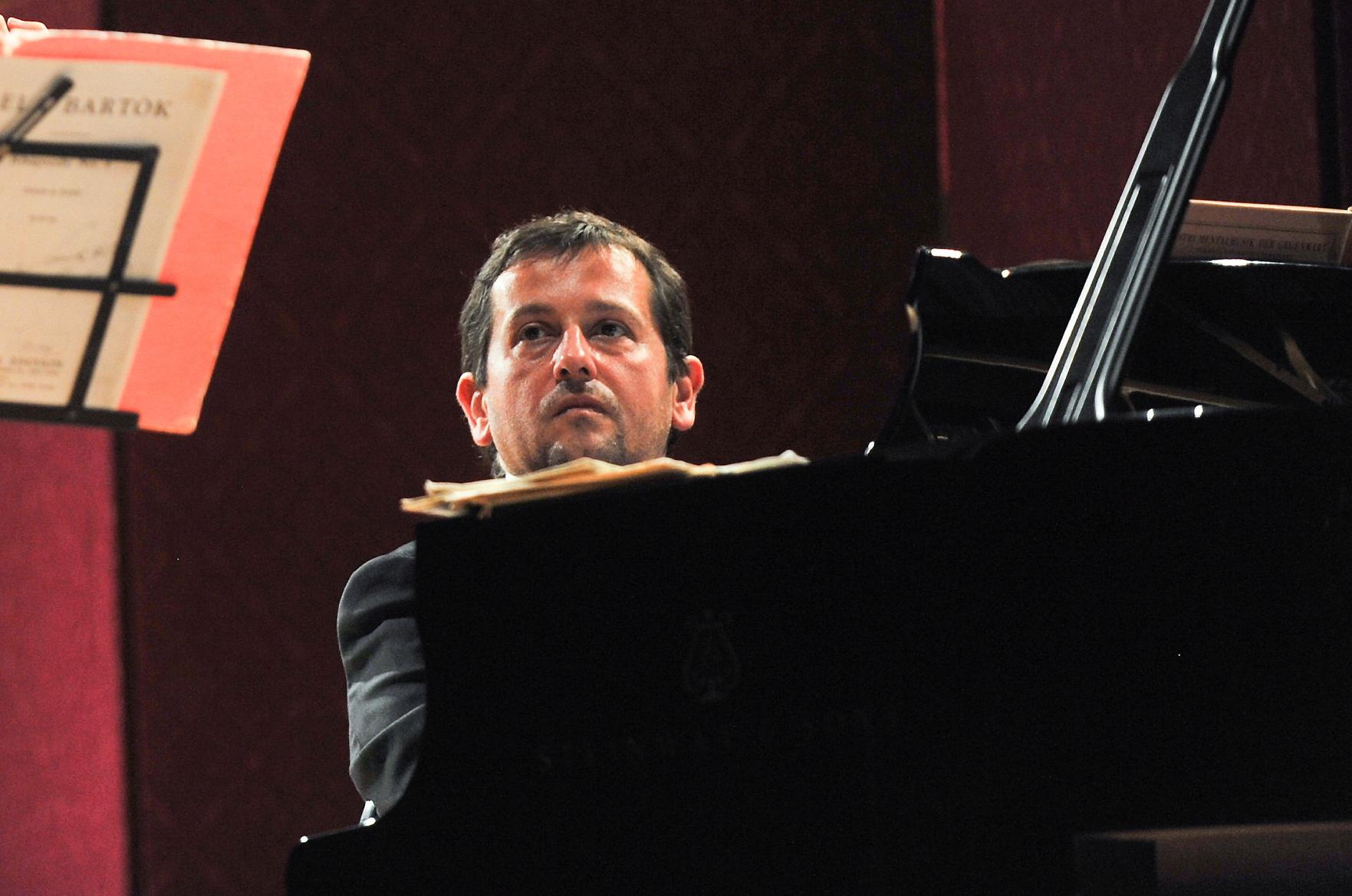 "Pianul calator" porneste in al treilea voiaj. Horia Mihail la clape ...