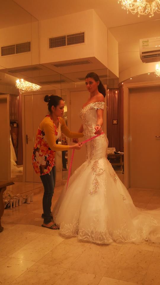 Uite-o pe Ramona Gabor in rochie de mireasa! | Antena 1