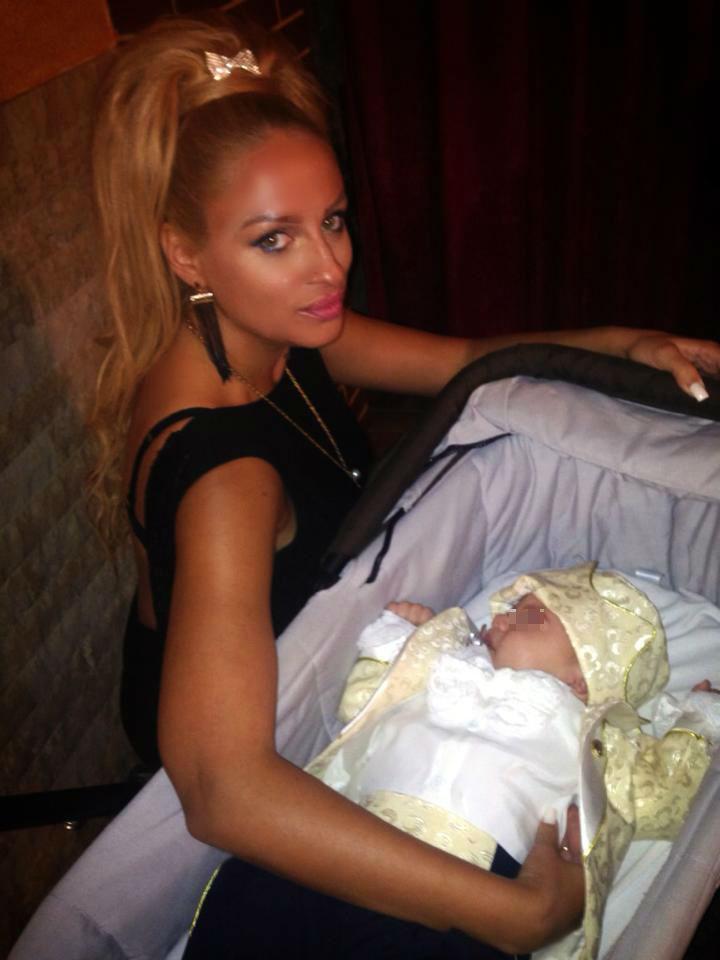 Botez cu zulufi! Fiica Sânzianei Buruiană, tratată ca o prințesă ...