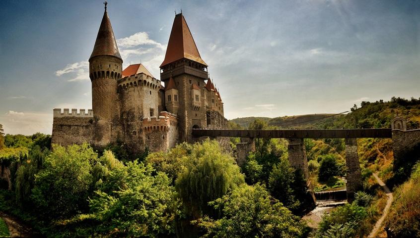 Top 5 cele mai frumoase castele și conace din România! Sunt încărcate ...