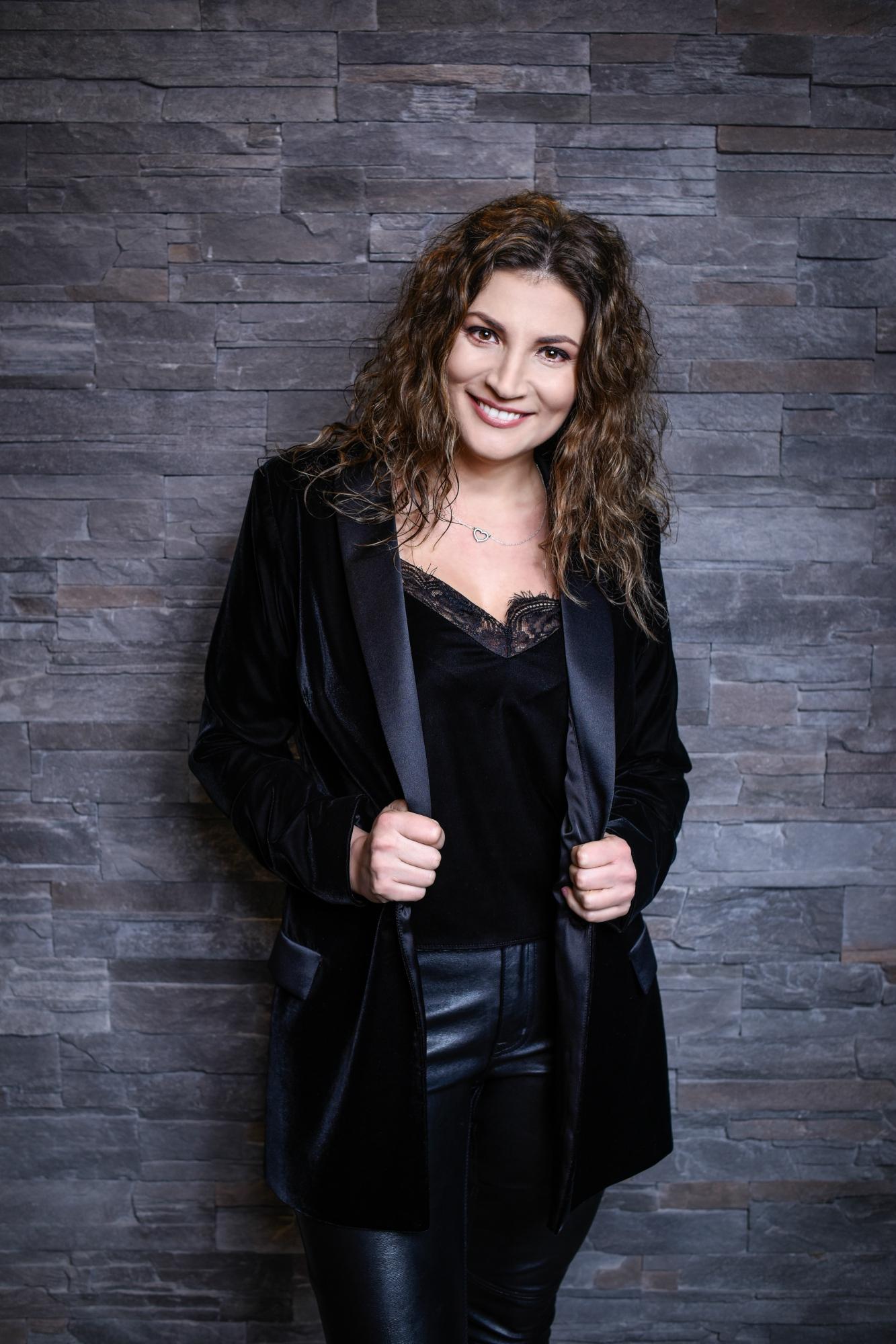 Ioana Ginghină și Virginia Rogin joacă în iSerialul “Când mama nu-i ...