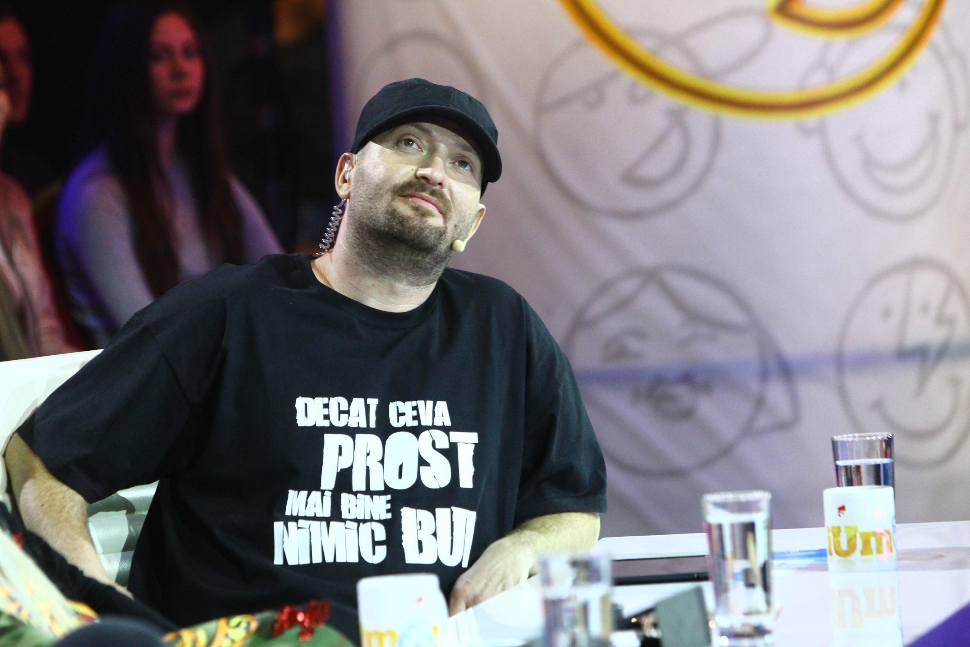 Cheloo își păstrează și în acest sezon tricourile cu mesaje create de ...