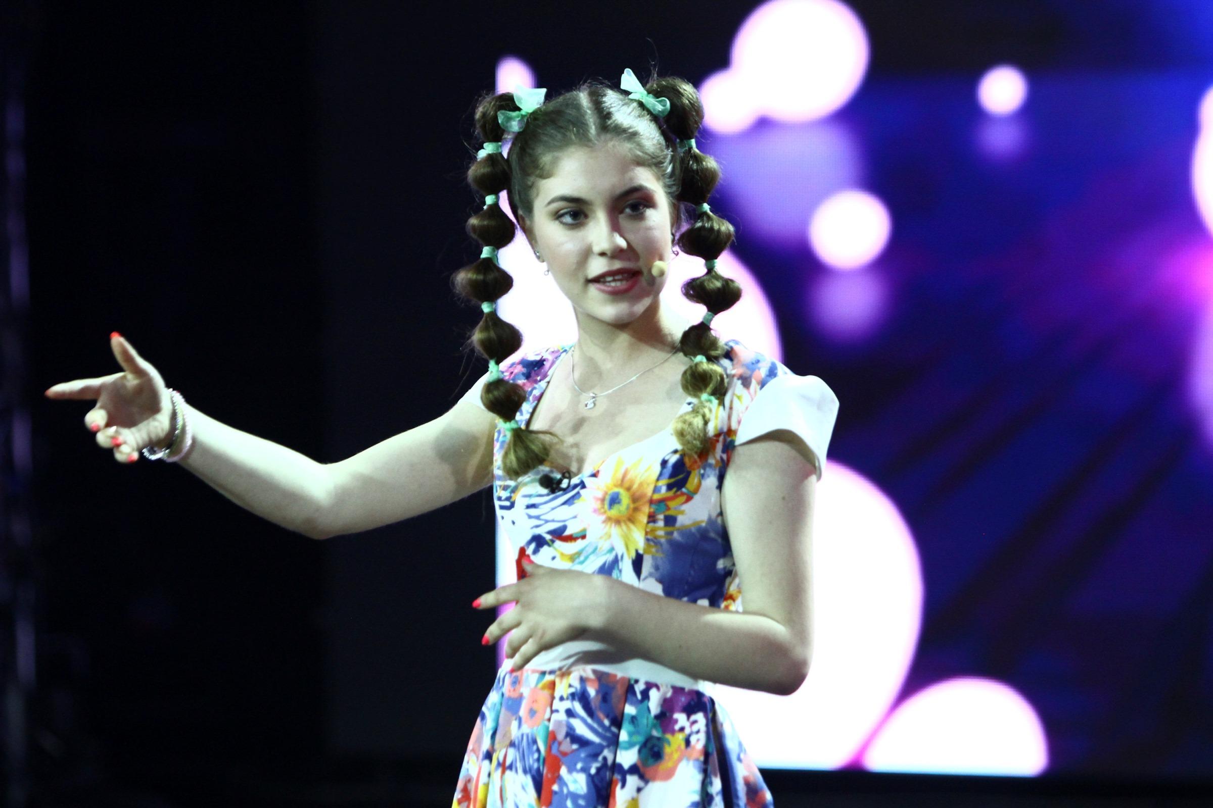 Ioana Roman i-a hipnotizat pe toți cu cel mai amuzant număr de stand up ...