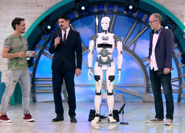 Primul robot umanoid printat 3D, în platoul de la „Neatza”! Și îl poți ...