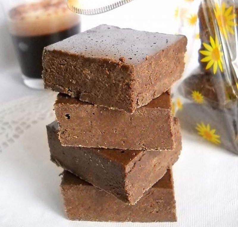 Reteta ciocolata de casa. Ciocolata neagra cu lapte | Antena 1