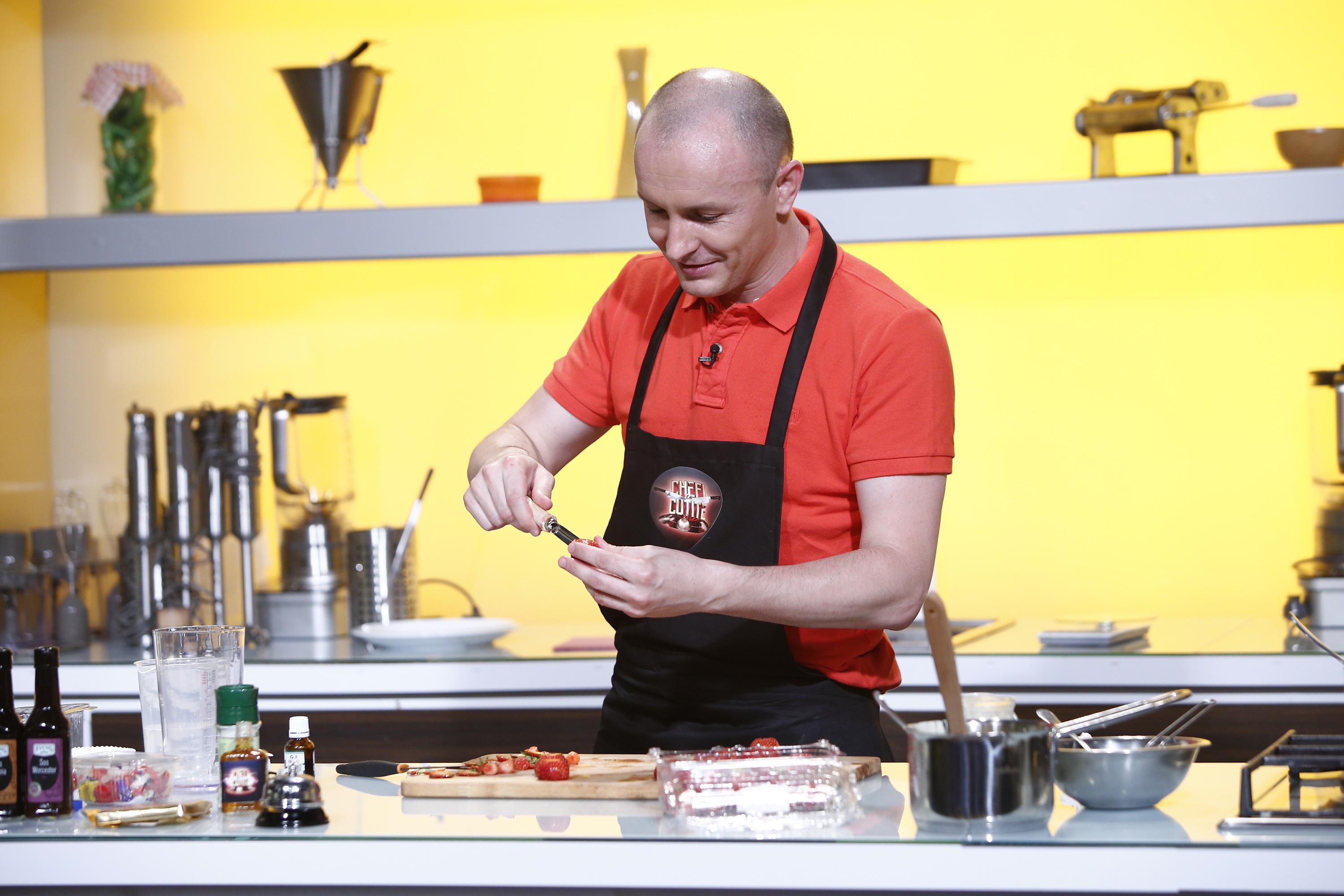 Chefi la cuțite. Daniel Manea i-a dat gata pe chefi cu un desert | Antena 1