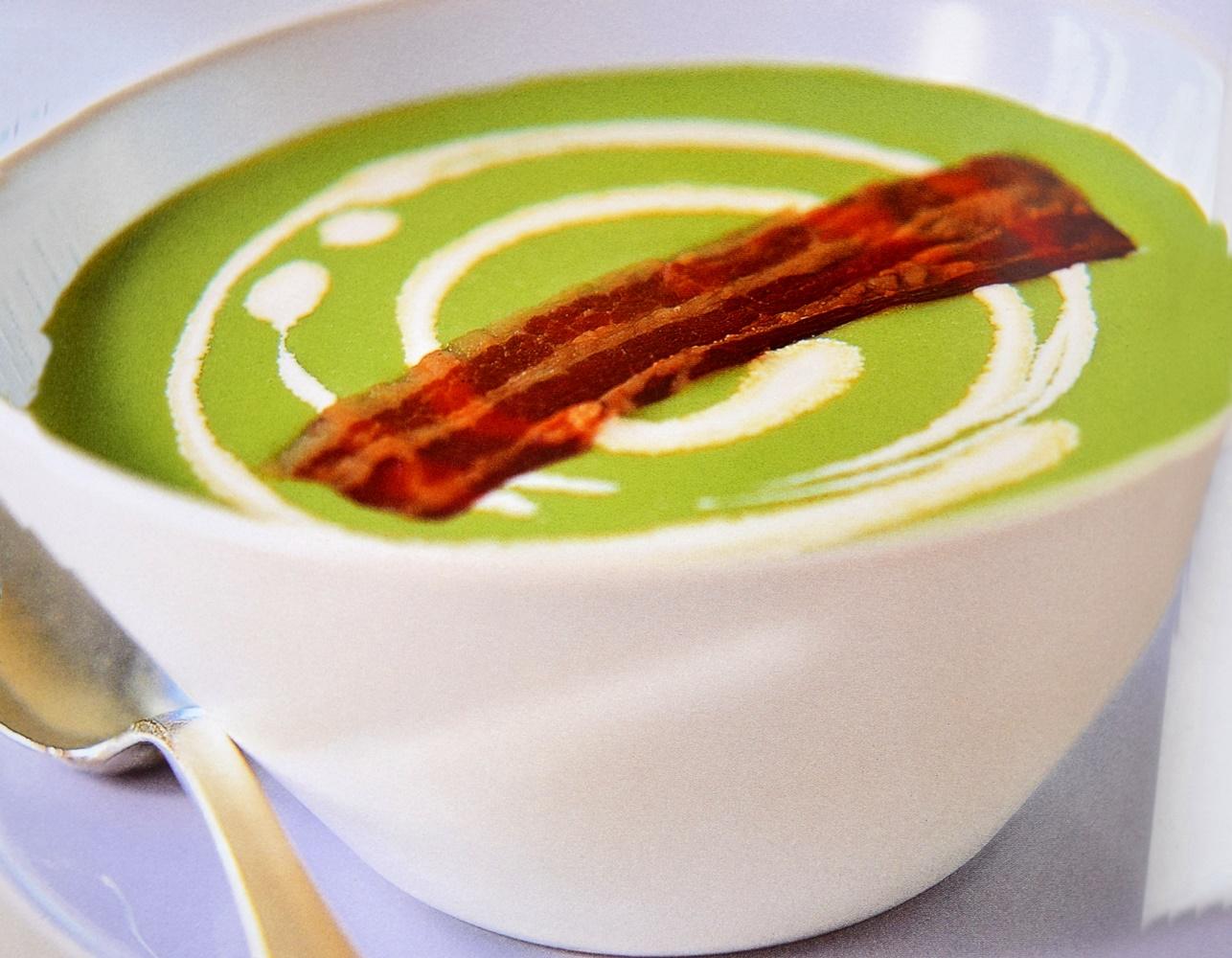 Supă cremă de mazăre cu bacon afumat. Un preparat cu o consistență fină ...
