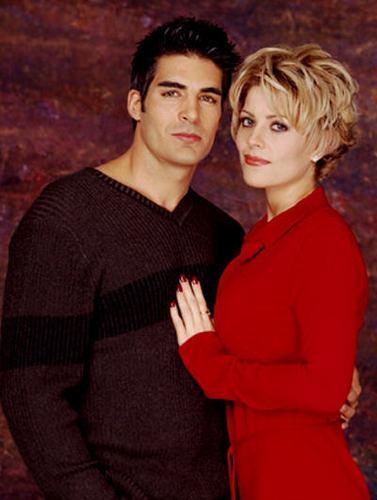 Îl mai ţii minte pe frumosul poliţist Luis din serialul Pasiuni? La 46 ...