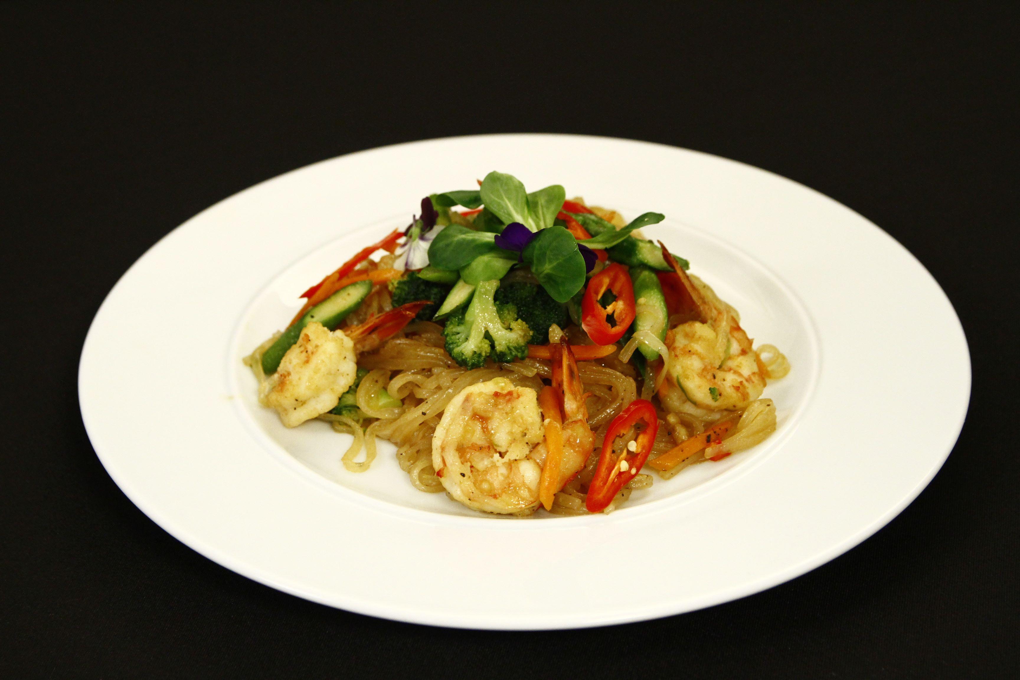 Rețeta Glass Noodles cu creveți și sos delicios de usturoi cu legume ...