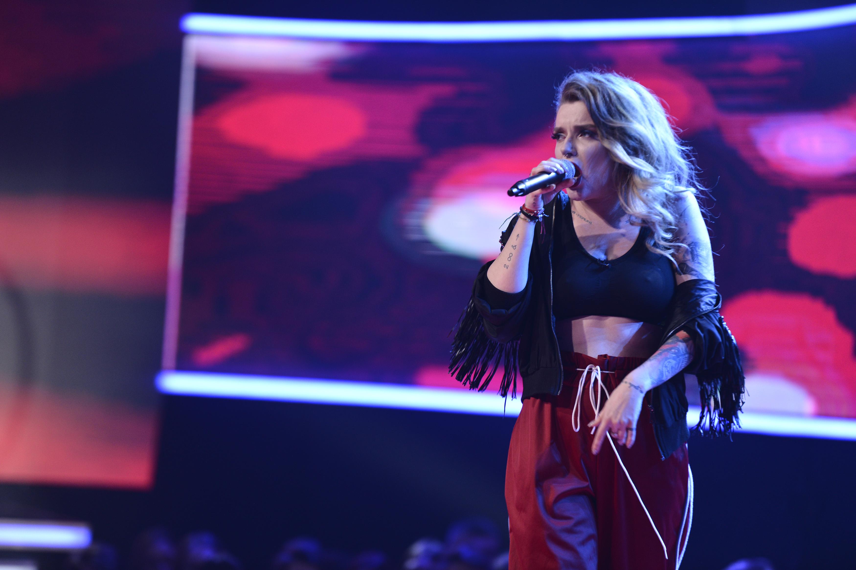 Miruna a cântat o variantă complet diferită a piesei „Shape of You ...