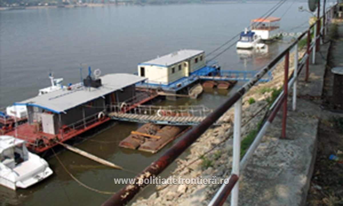Trecerea cu bacul peste Dunăre, oprită temporar la Turnu Măgurele, din ...