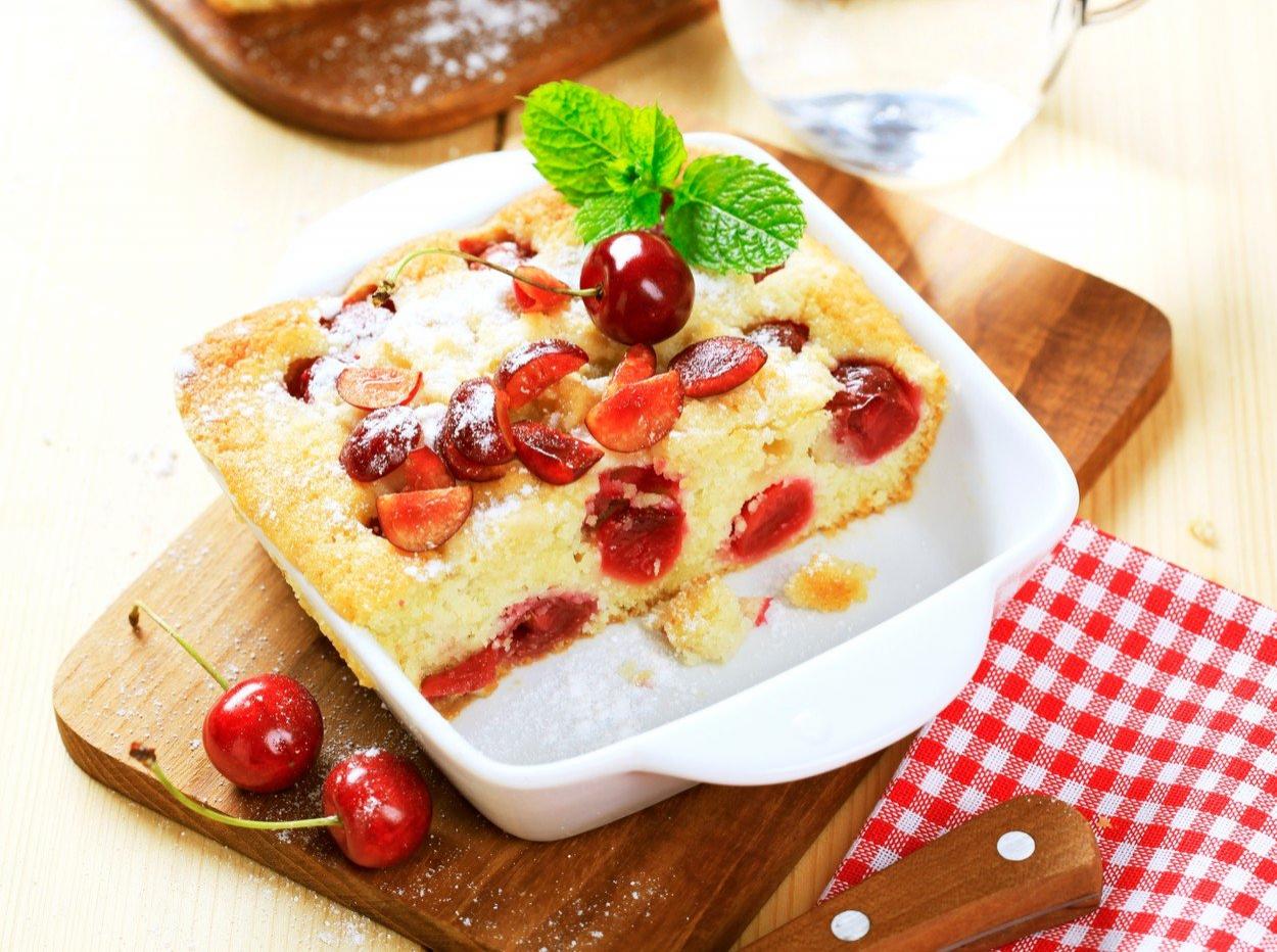 Chec cu vișine rapid. Rețeta savuroasă a cunoscutei Sanda Marin | Antena 1
