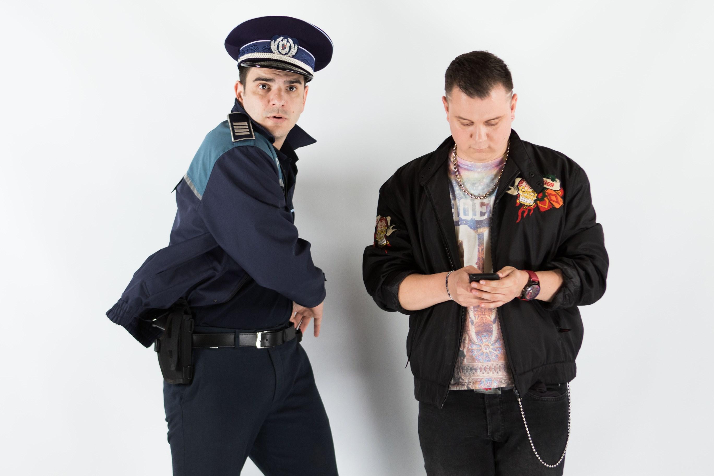 Actorul Alex Bogdan, despre rolul său din serialul de comedie Mangalița ...