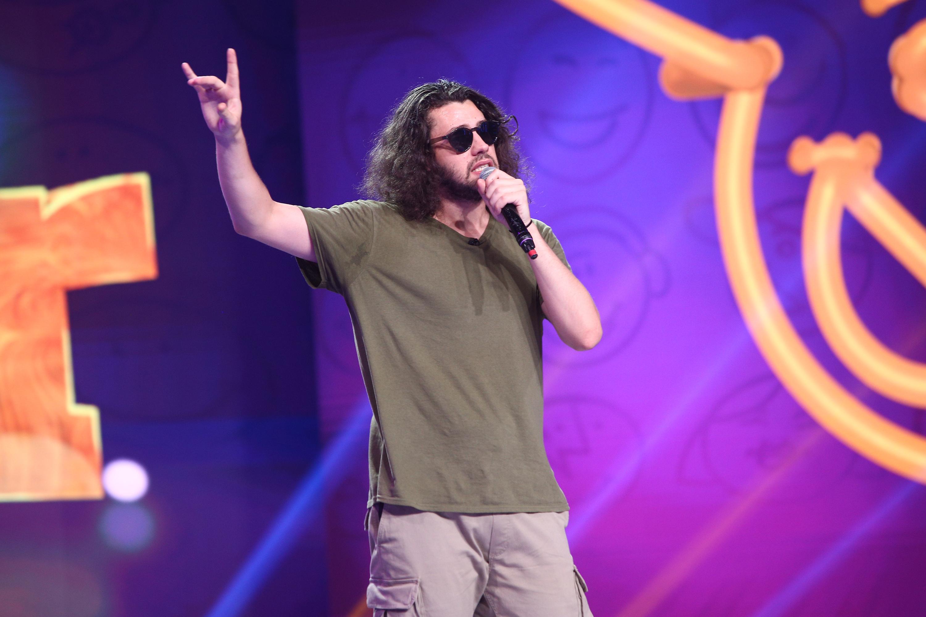 Shelu S A г Ntors La Iumor и I L A Fдѓcut Pe Cheloo Sдѓ Plece Din Salдѓ Ce