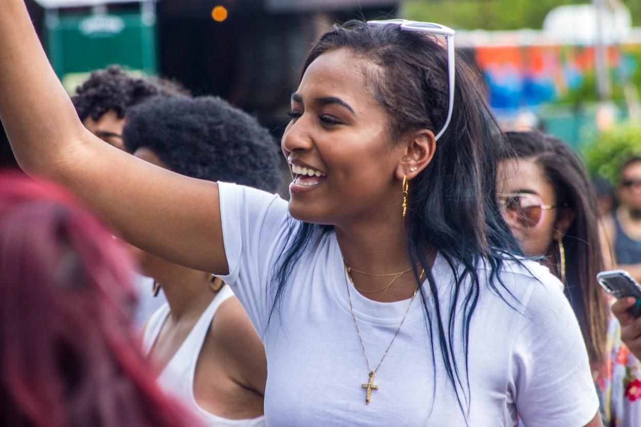 Mezina familiei Obama, surprinsă în timp ce cânta o melodie obscenă ...