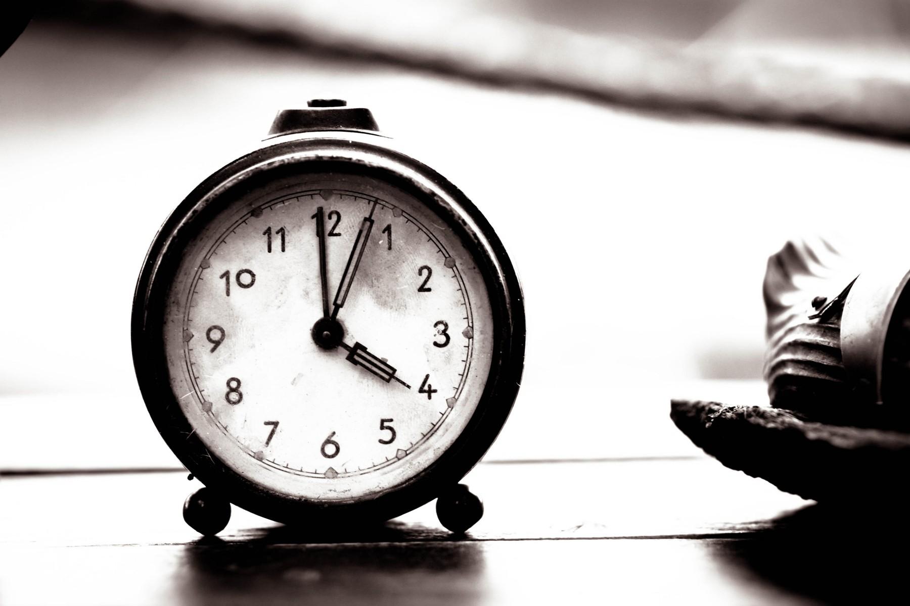 Ce înseamnă când te uiți la oră fixă la ceas | Antena 1