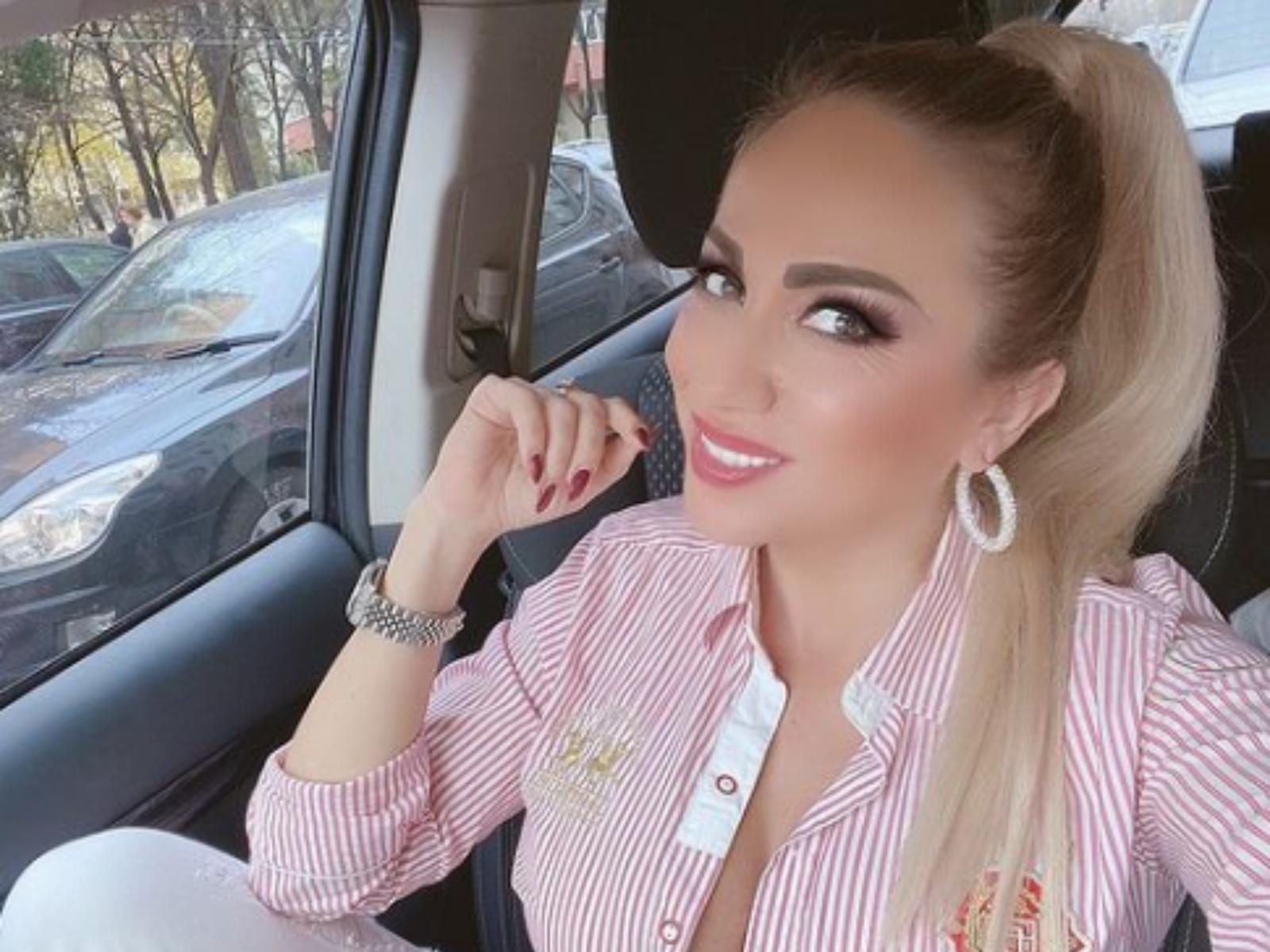 Cum arată acum și cum pozează Rocsana Marcu pe rețelele sociale | Antena 1