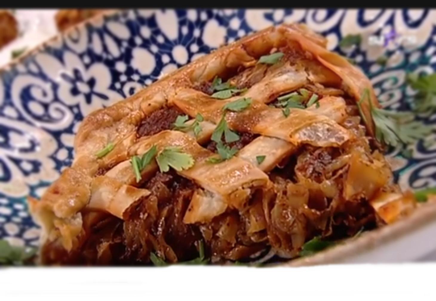 Rețetă de Placintă cu varză acră și kaizer afumat - Reţeta lui Chef ...