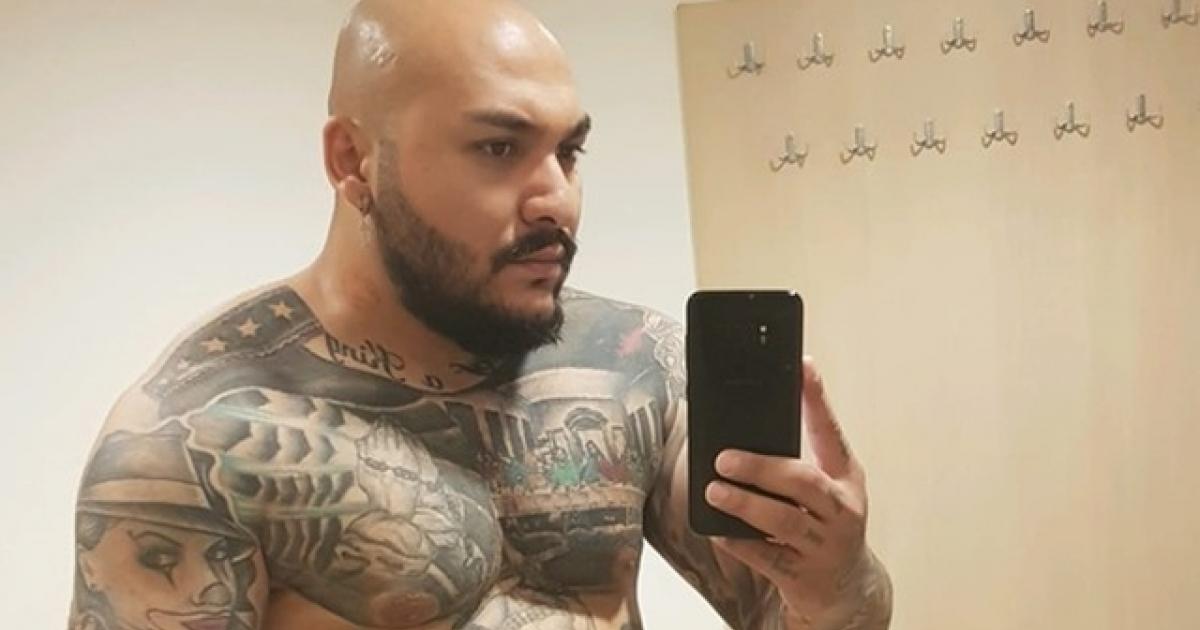 Ce și-a pus Dani Mocanu pe acoperișul casei! Trecătorii privesc uluiți la vila manelistului ...