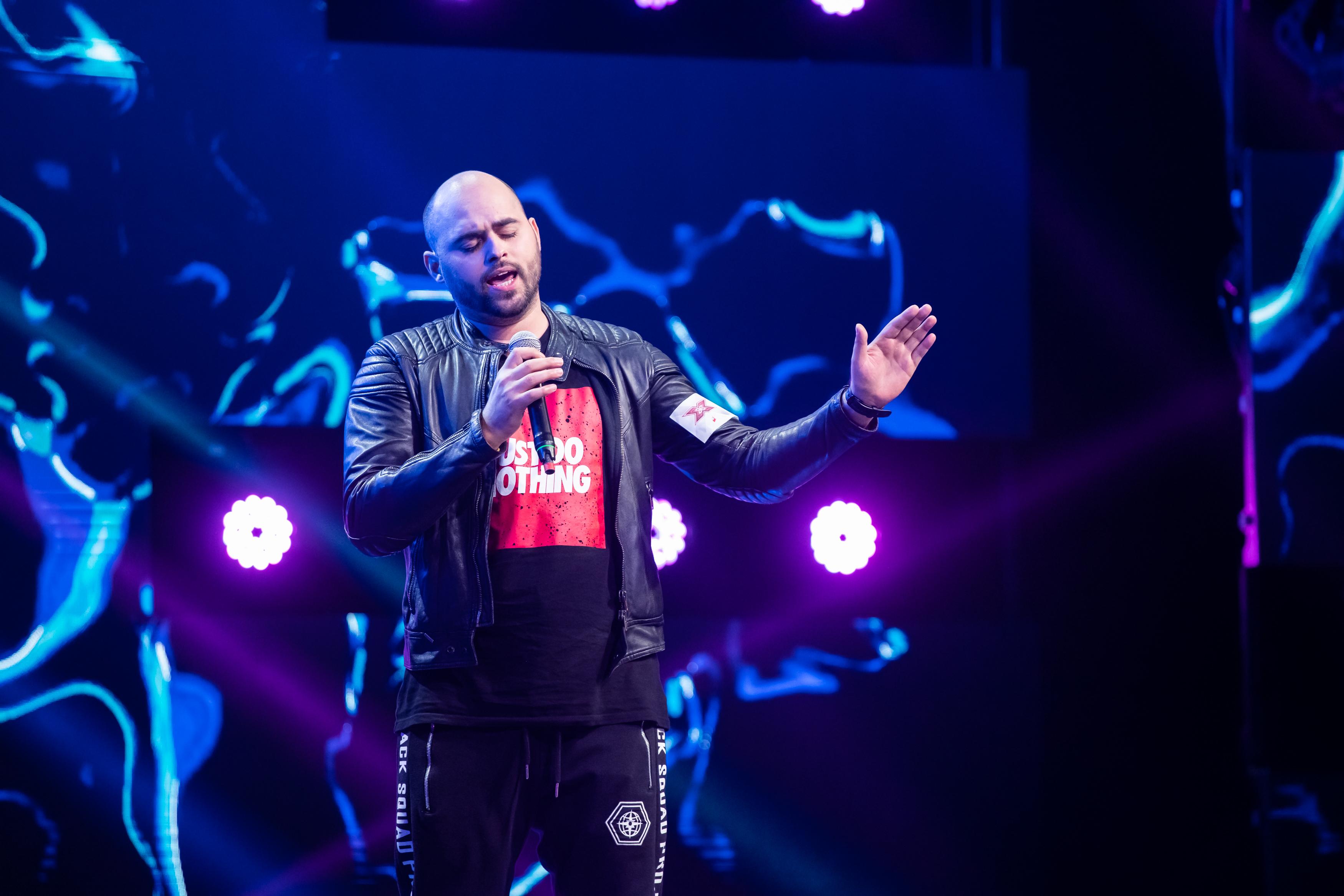 Alex Mica, interpretul hitului "Dalinda", a venit la X Factor. Momentul ...