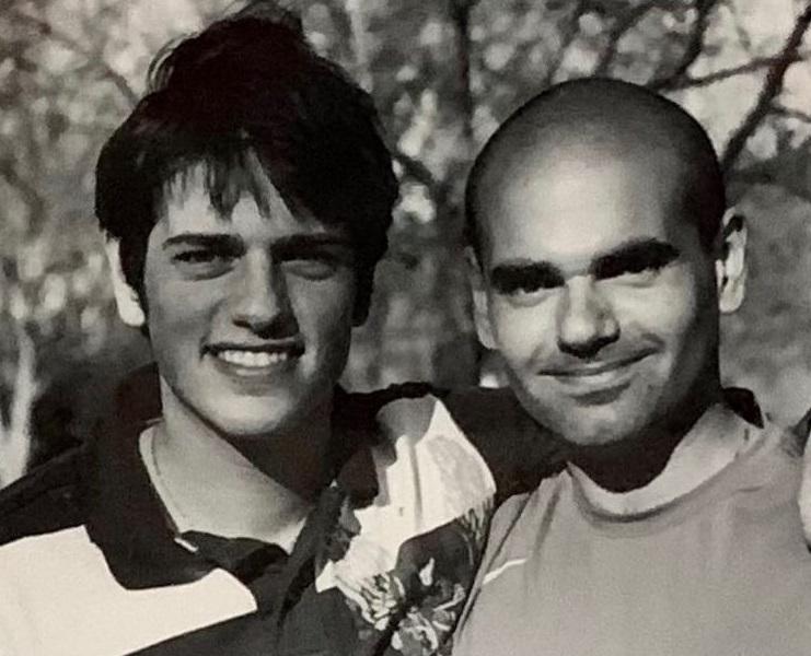 Tânărul din imagine este unul dintre cei mai cunoscuți actori și ...