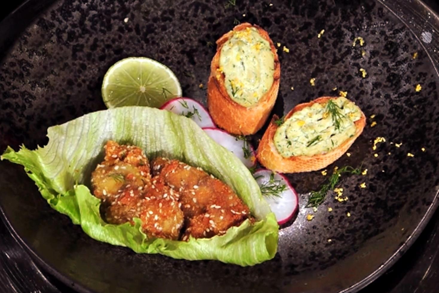 Chefi la cuțite 1 martie 2021. Rețetă de creier de porc cu ceapă si ouă ...