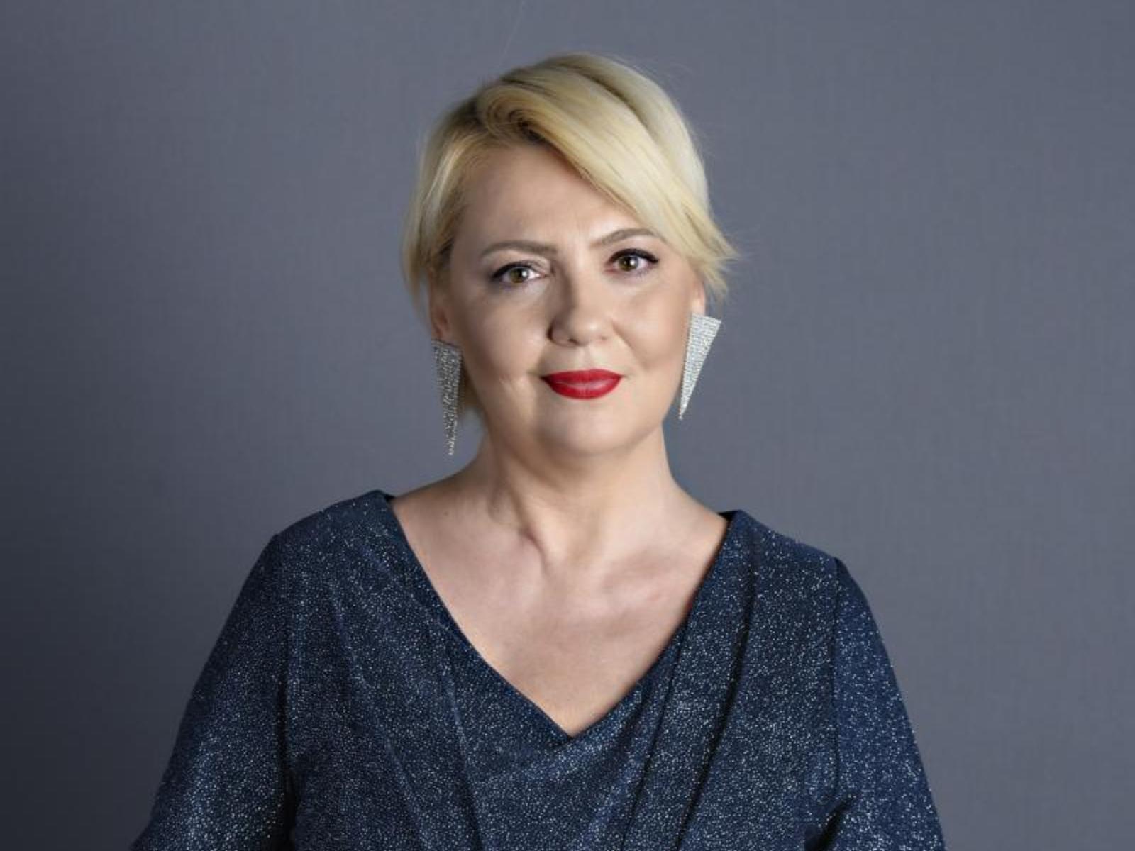 Fiica Emiliei Popescu este acum o femeie superbă. Cum arată și cu ce se ...