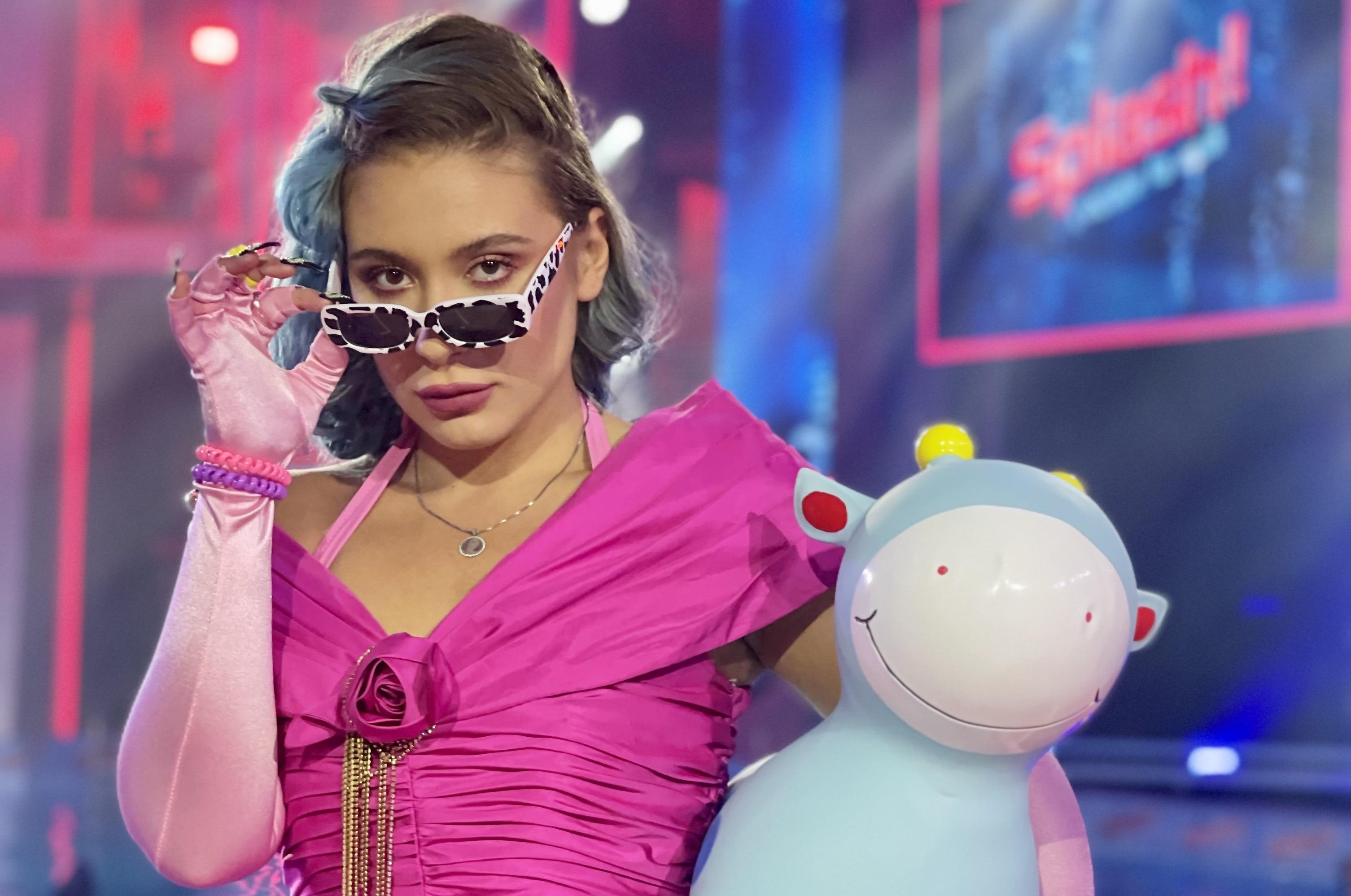 Finala „Splash! Vedete la apă” 2021. Emy Alupei a apărut pictată pe ...