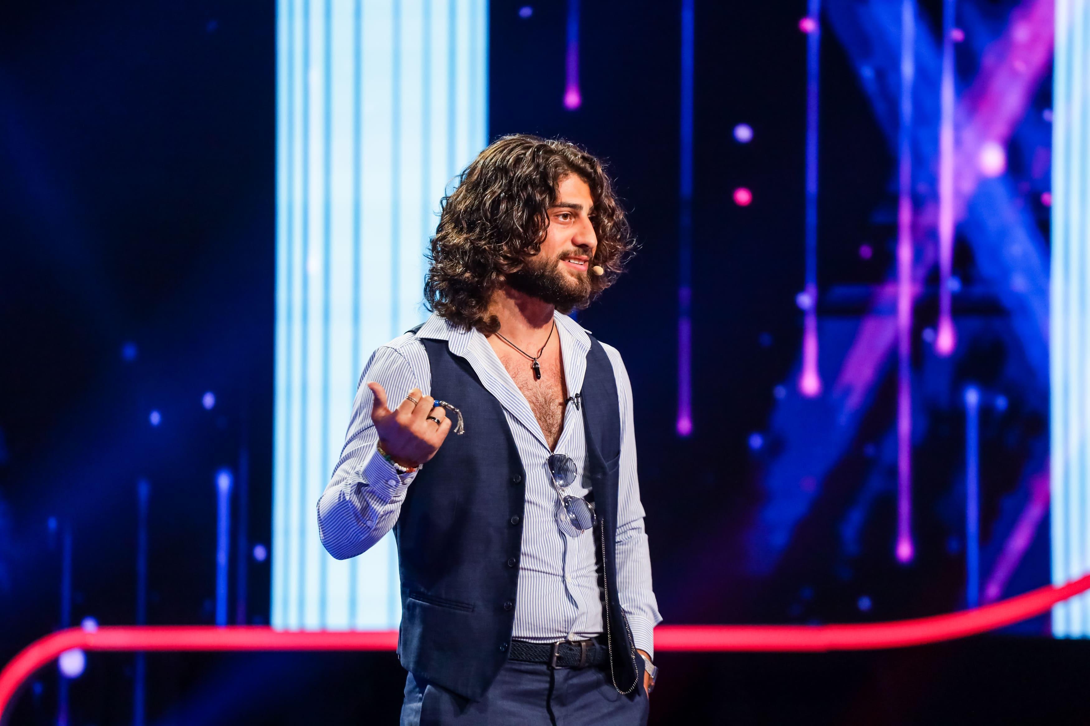 iUmor sezonul 13, 23 octombrie. Apollo Adonis, stand-up despre ...