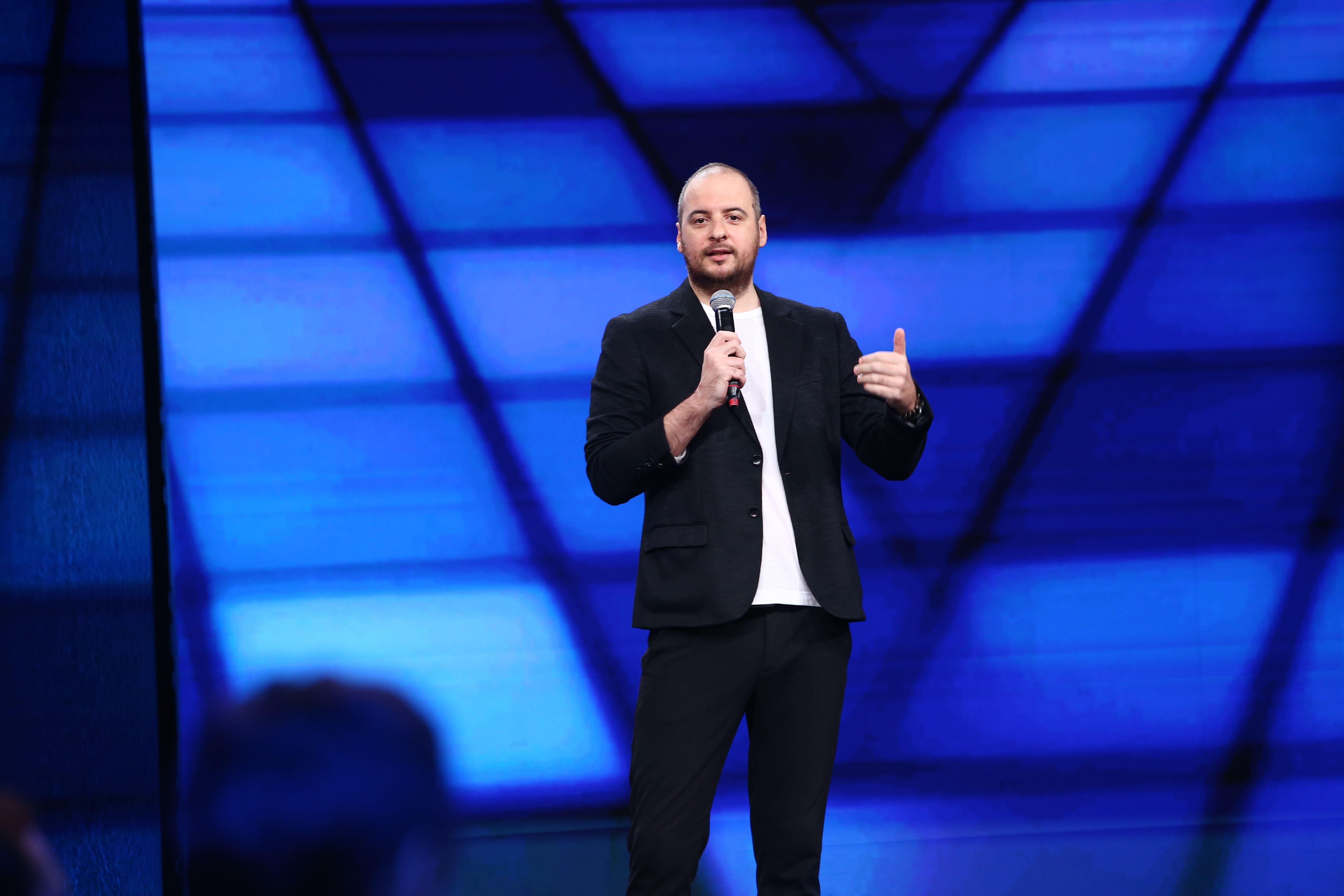 Stand-up Revolution sezonul 2, 11 noiembrie 2022. Andrei Ciobanu, stand-up savuros despre ...