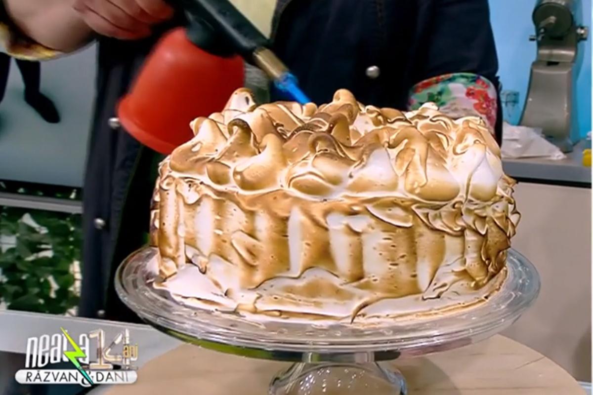 Tort Norișor acrișor, cu cremă de lămâie și bezea caramelizată. Rețeta ...