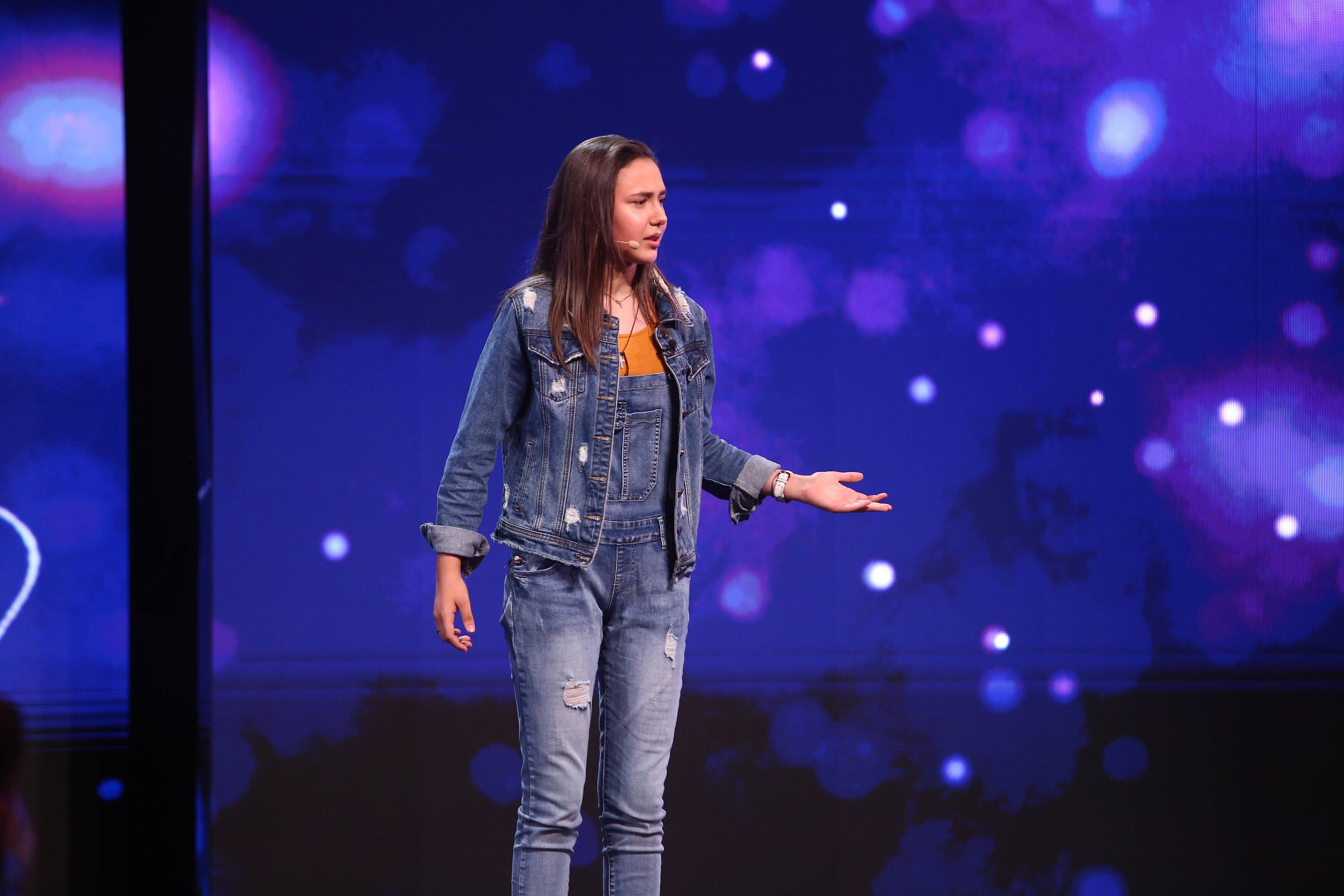 Stand-up Revolution sezonul 1, 3 iulie 2022. Ariana Grigore, eleva de ...