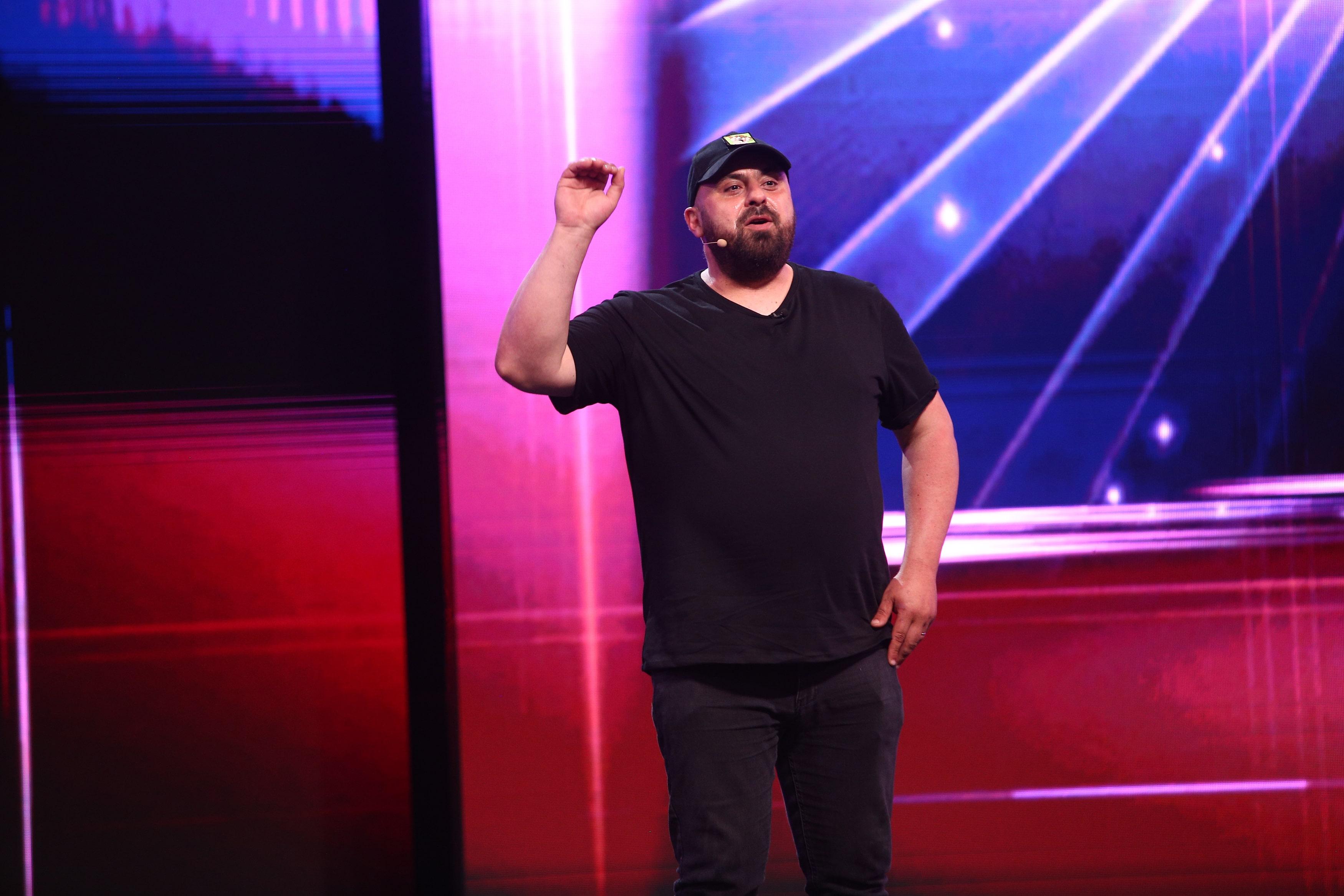 Stand-up Revolution sezonul 1, 16 iulie 2022. Gabriel Toader, glumele ...