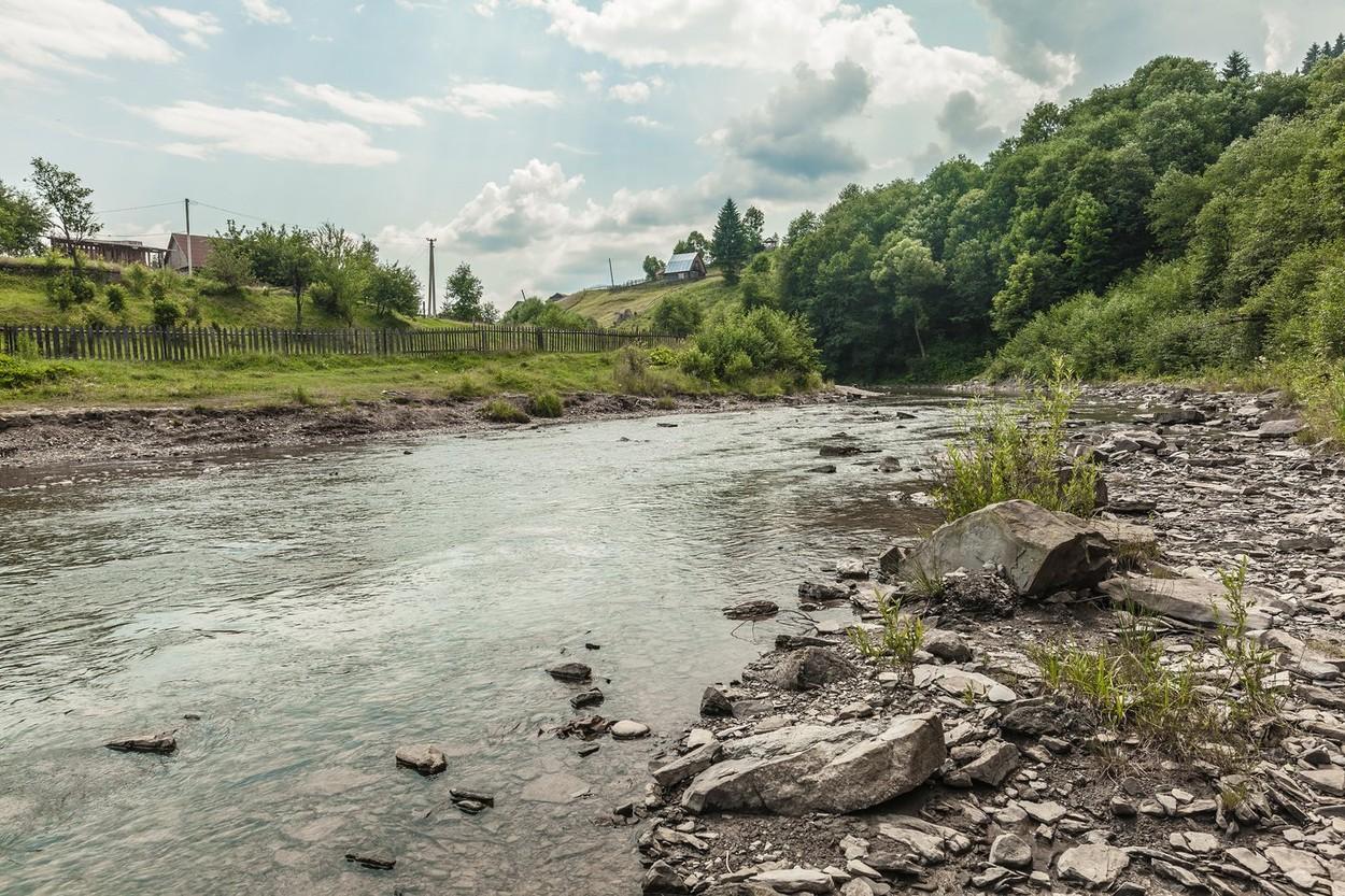 Un băiat, de 14 ani, a trecut înot râul Prut, pentru a ajunge la părinții lui stabiliți în ...