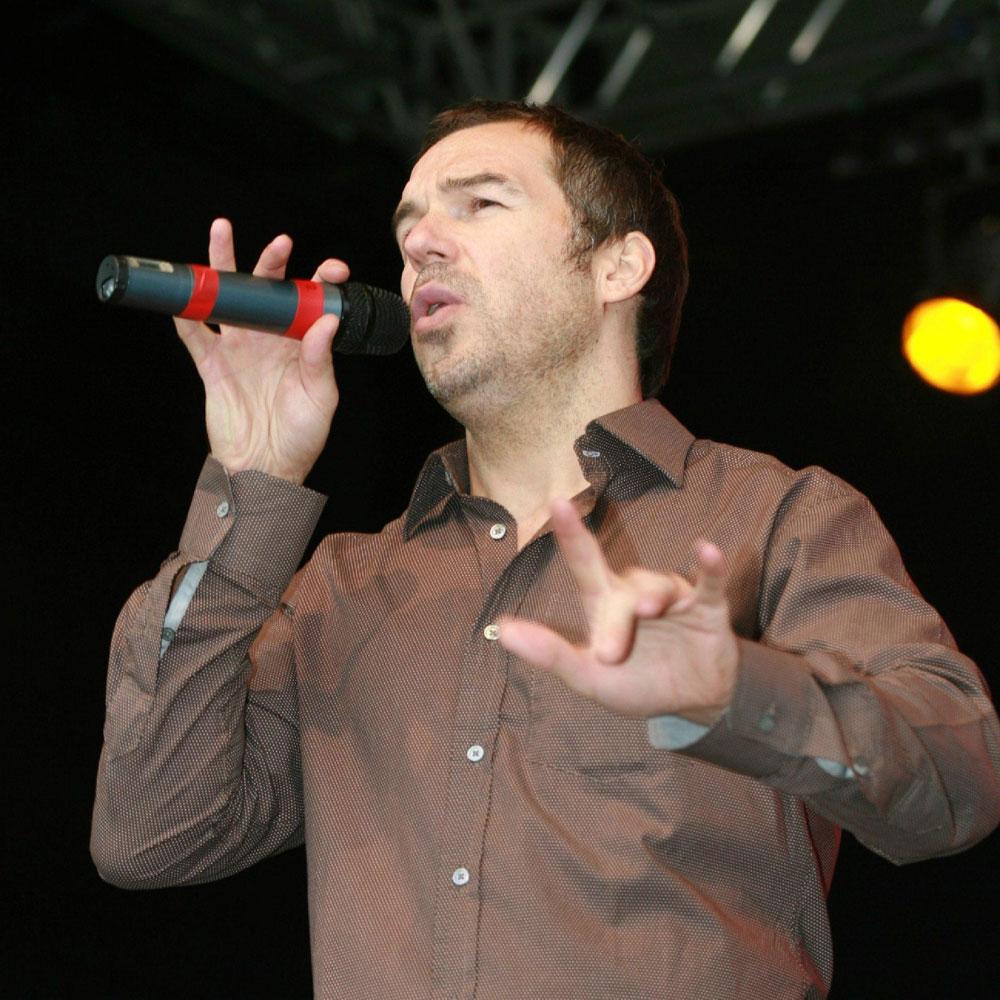Povestea lui Steve Brookstein, primul câștigător X Factor: cântăreț de ...